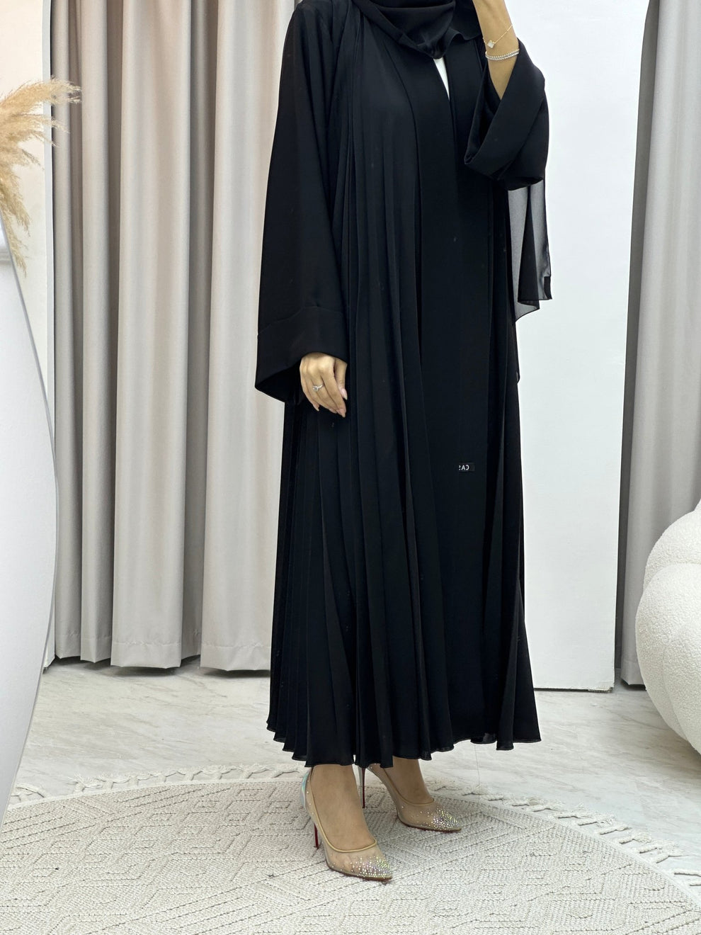 C Plain Black Pleated Abaya Set – Crystal Abaya Studio