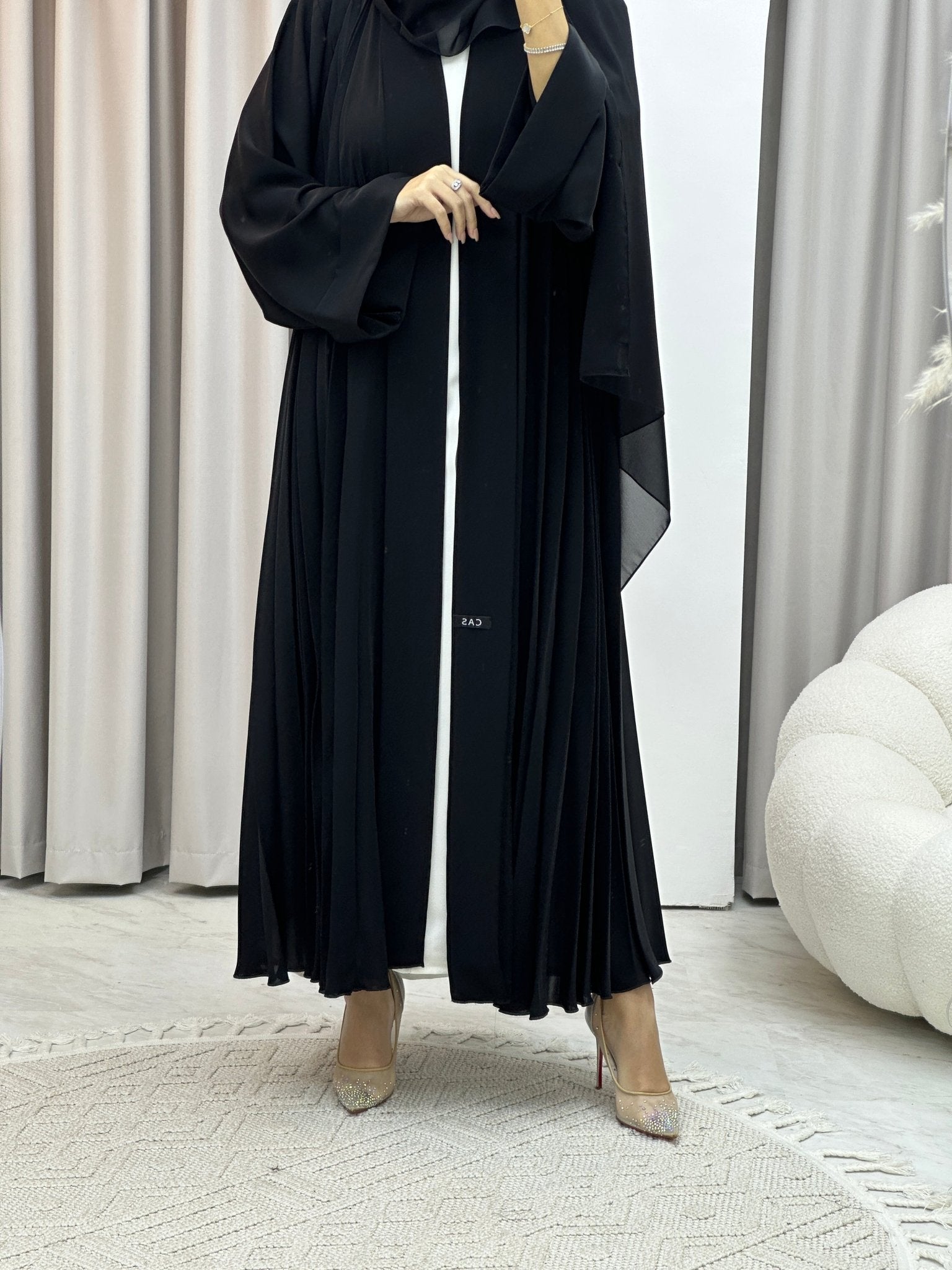 C Plain Black Pleated Abaya Set – Crystal Abaya Studio
