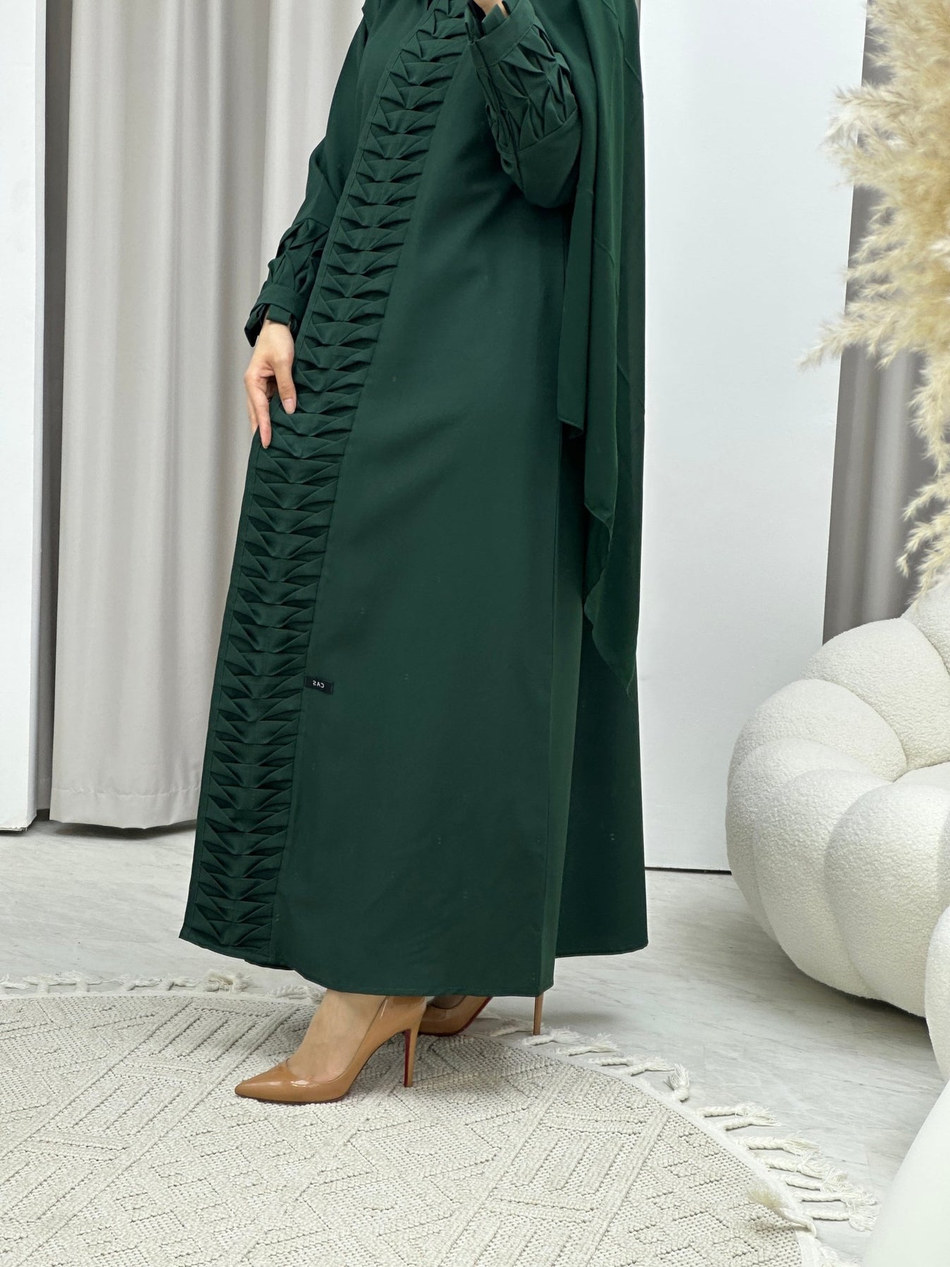 C Triangle Pleats Green Abaya – Crystal Abaya Studio